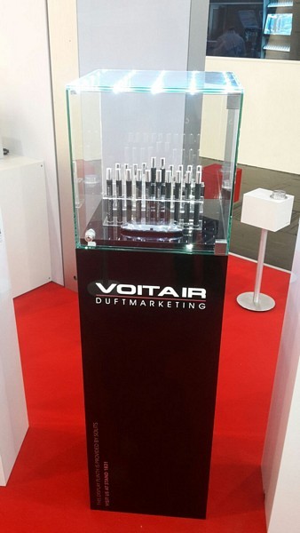 LED display case Small glass display case lighting