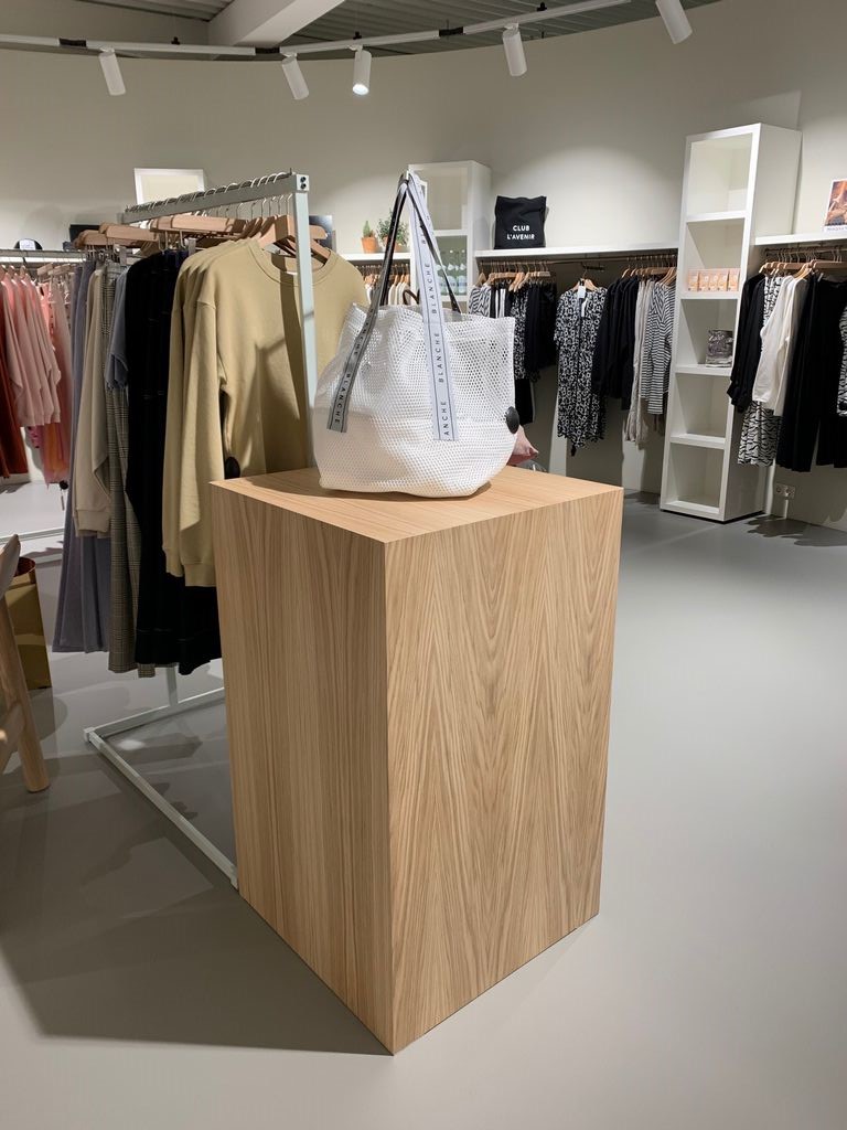 Oak veneer plinth ️ Oak veneer display plinths | Bespoke